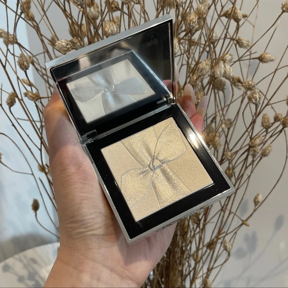 Burberry | Makeup | Limited Burberry Highlighter | Poshmark